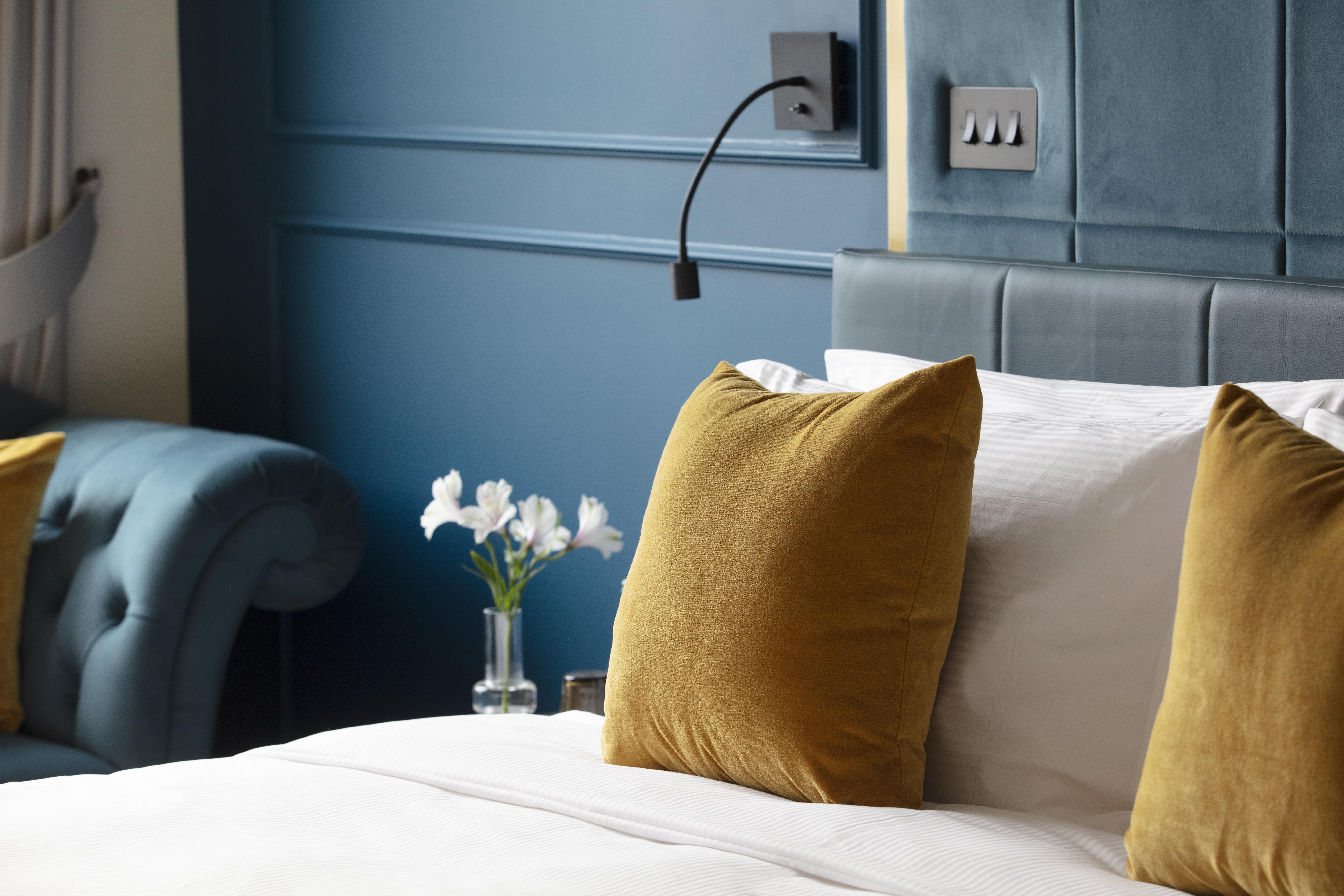 SCHLOSS Roxburghe - One Night Bed & Breakfast - Estate Suite